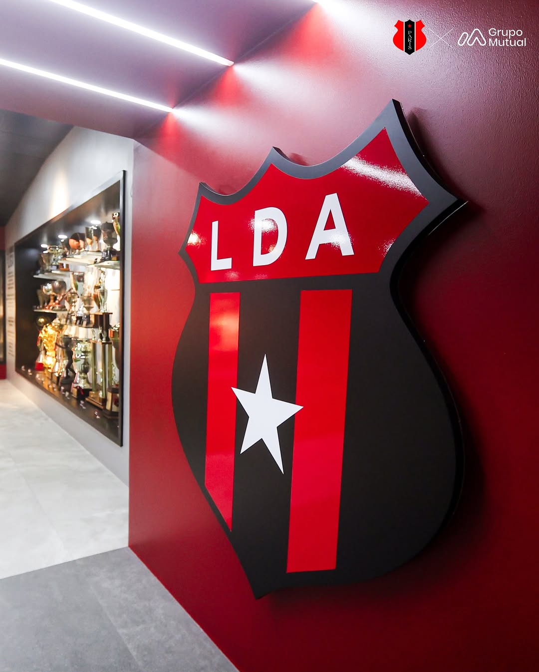 Nace el Salón París – Carlos Alvarado, el primer museo de club en Costa ...